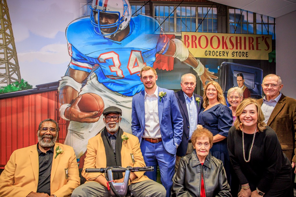 Crowning Achievement: Haynes King, Joe Greene honored by Earl Campbell ...